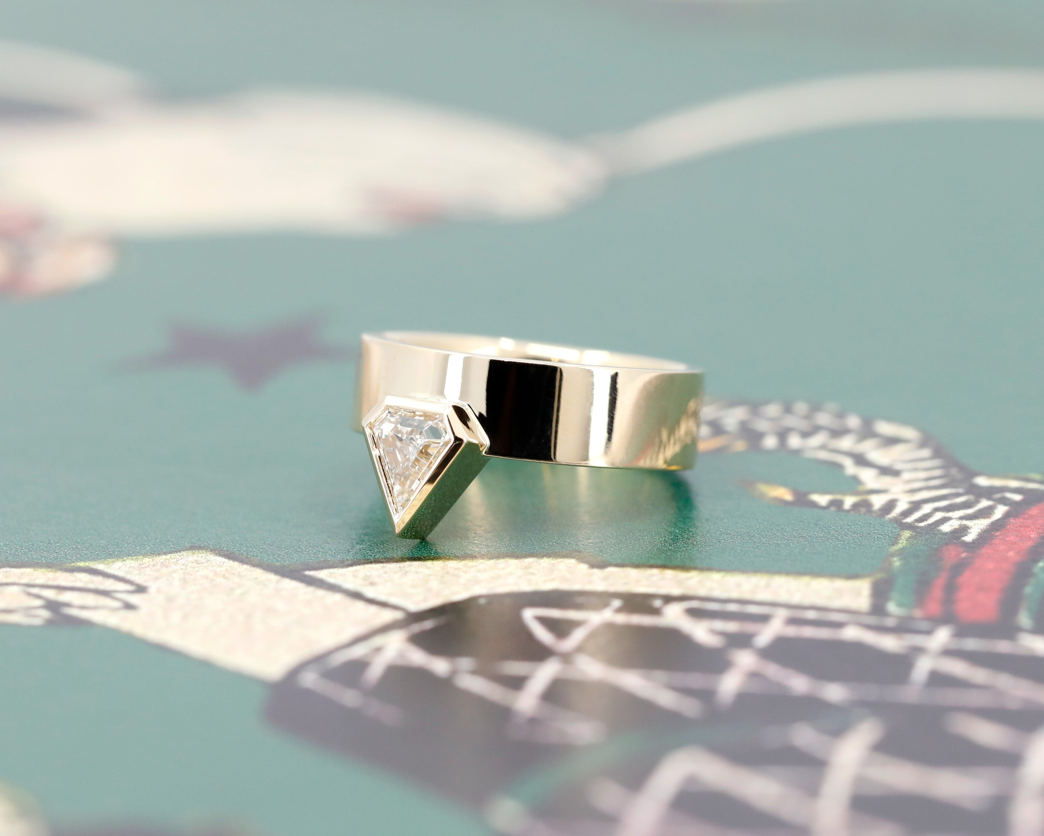 Pentagonal Bezel Setting Lab Grown Diamond Boxy Bena Jewelry Ring